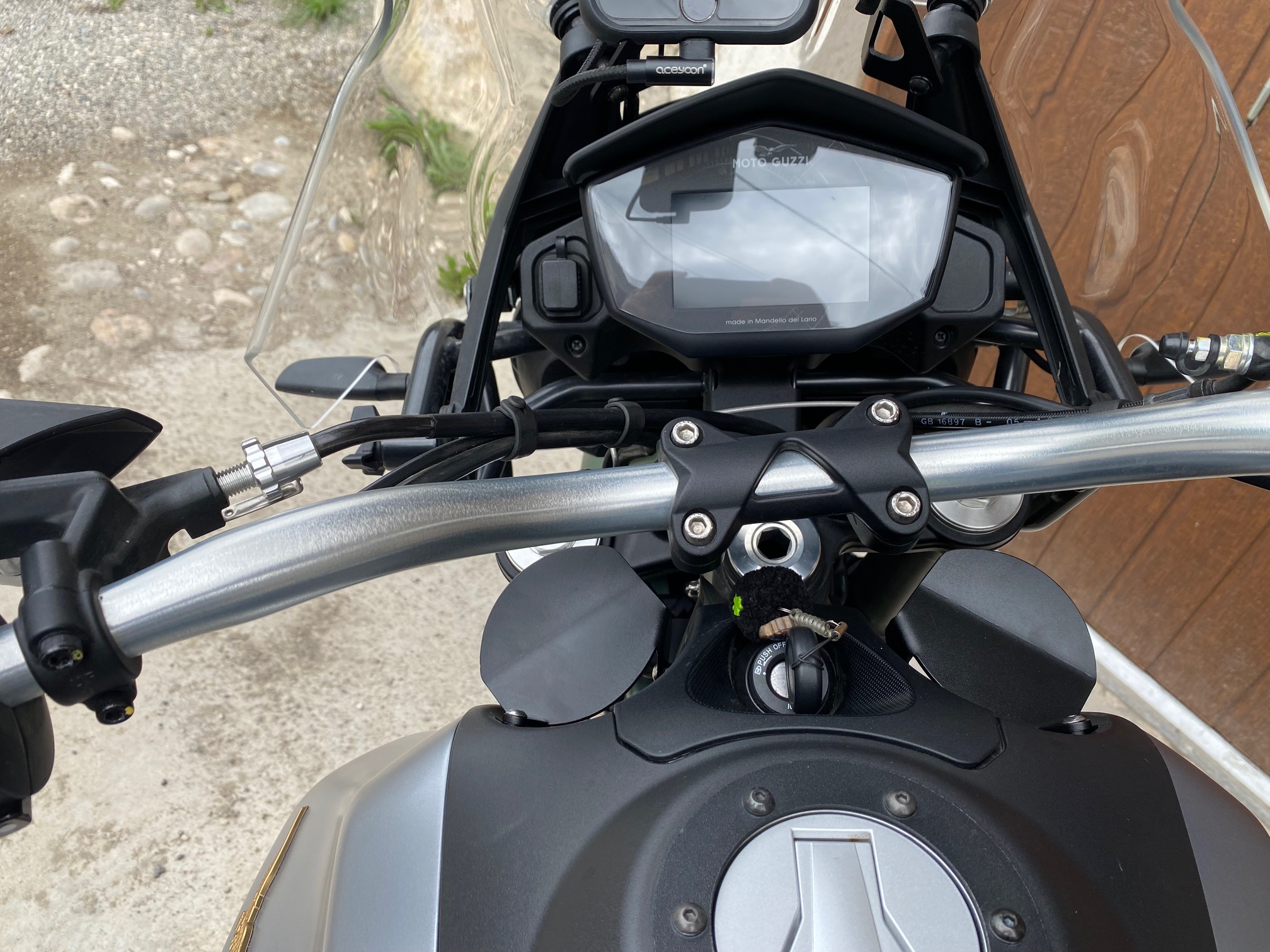 Wind deflector Moto Guzzi V85TT - Motoboxer